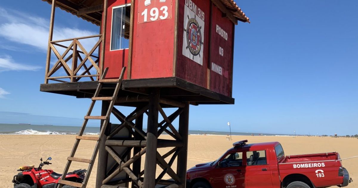 Idoso e criança se afogam em dia de praias lotadas em SJB - NF Notícias